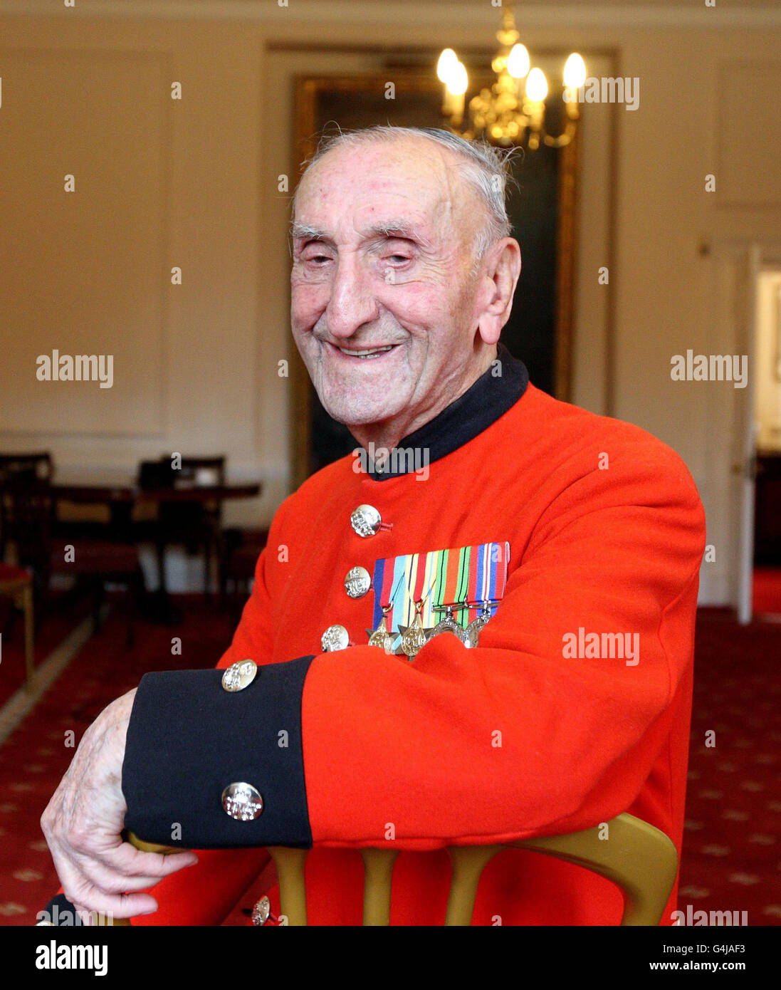 Chelsea pensioner joe britton celebrates 100th birthday hi-res stock ...