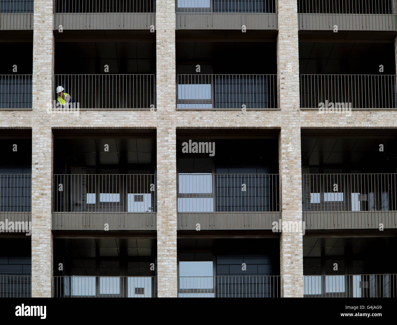 Lone worker hi-res stock photography and images - Alamy