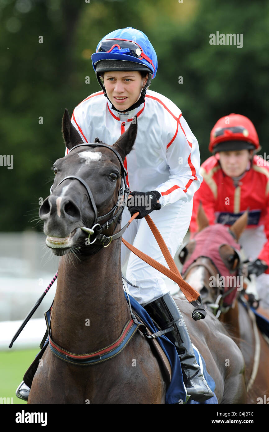 Lucy barry horse racing hi-res stock photography and images - Alamy