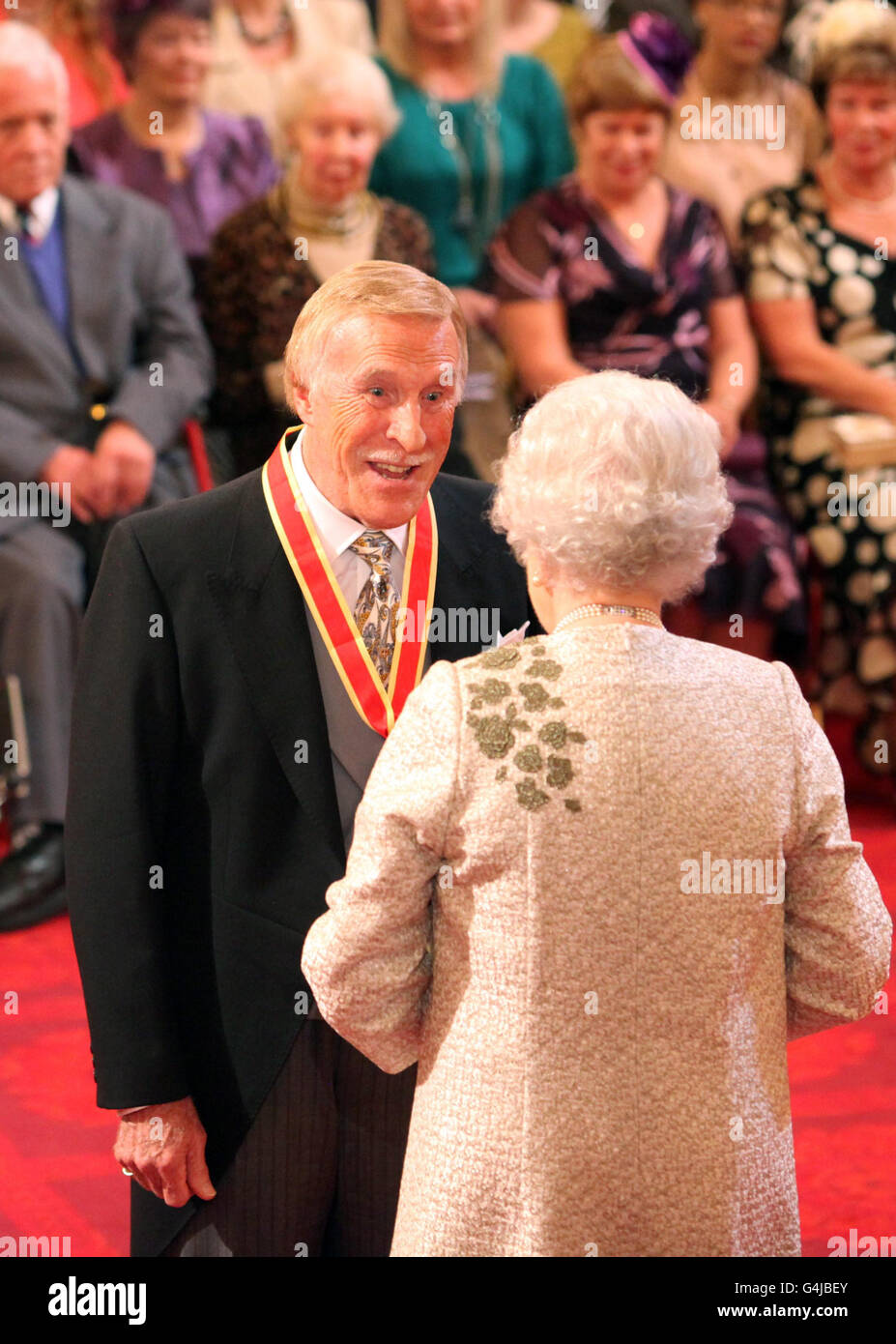 Knighted by queen elizabeth ii investiture ceremony hi-res stock ...