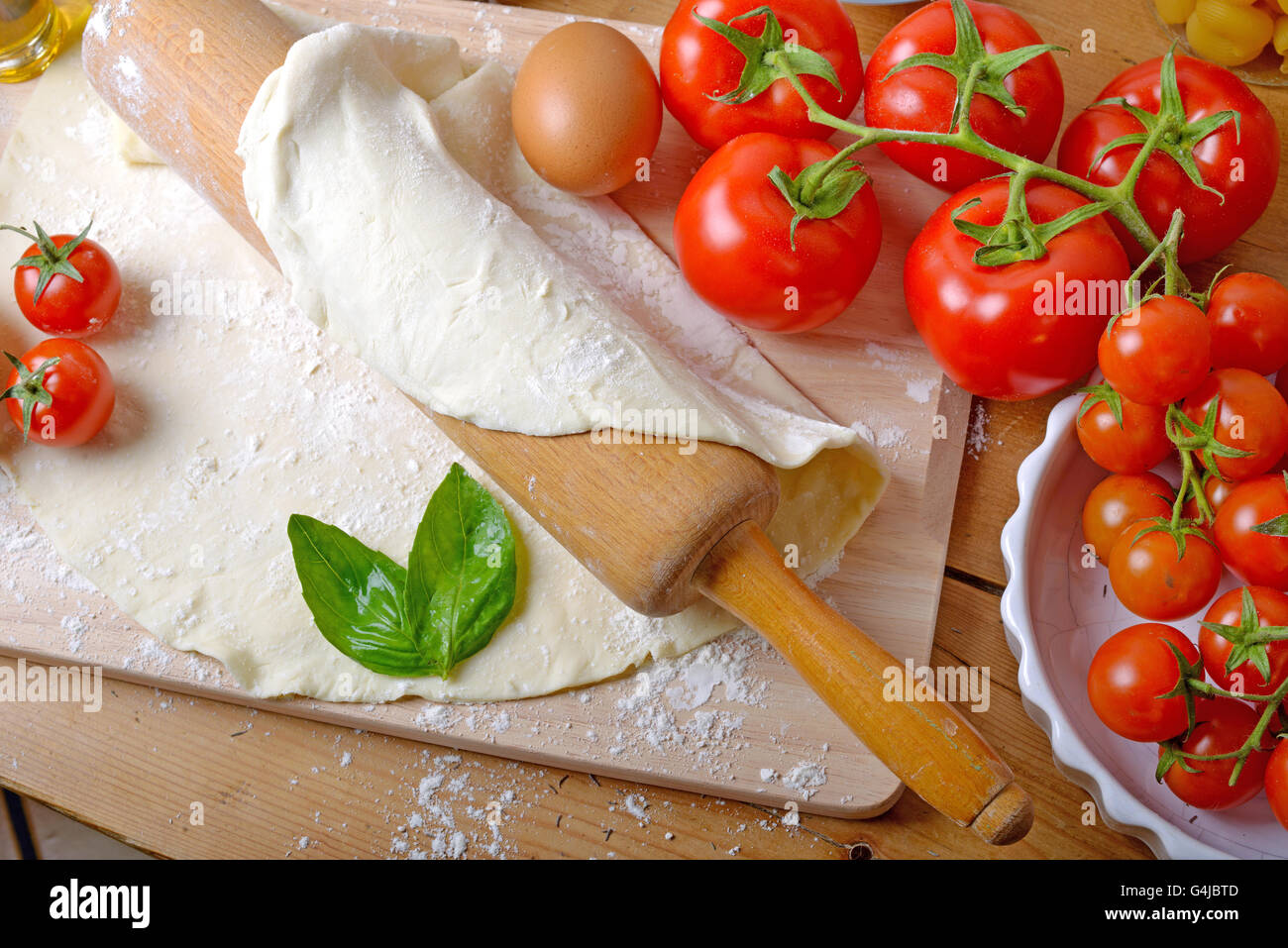 ingredients for homemade italian pizza Stock Photo - Alamy