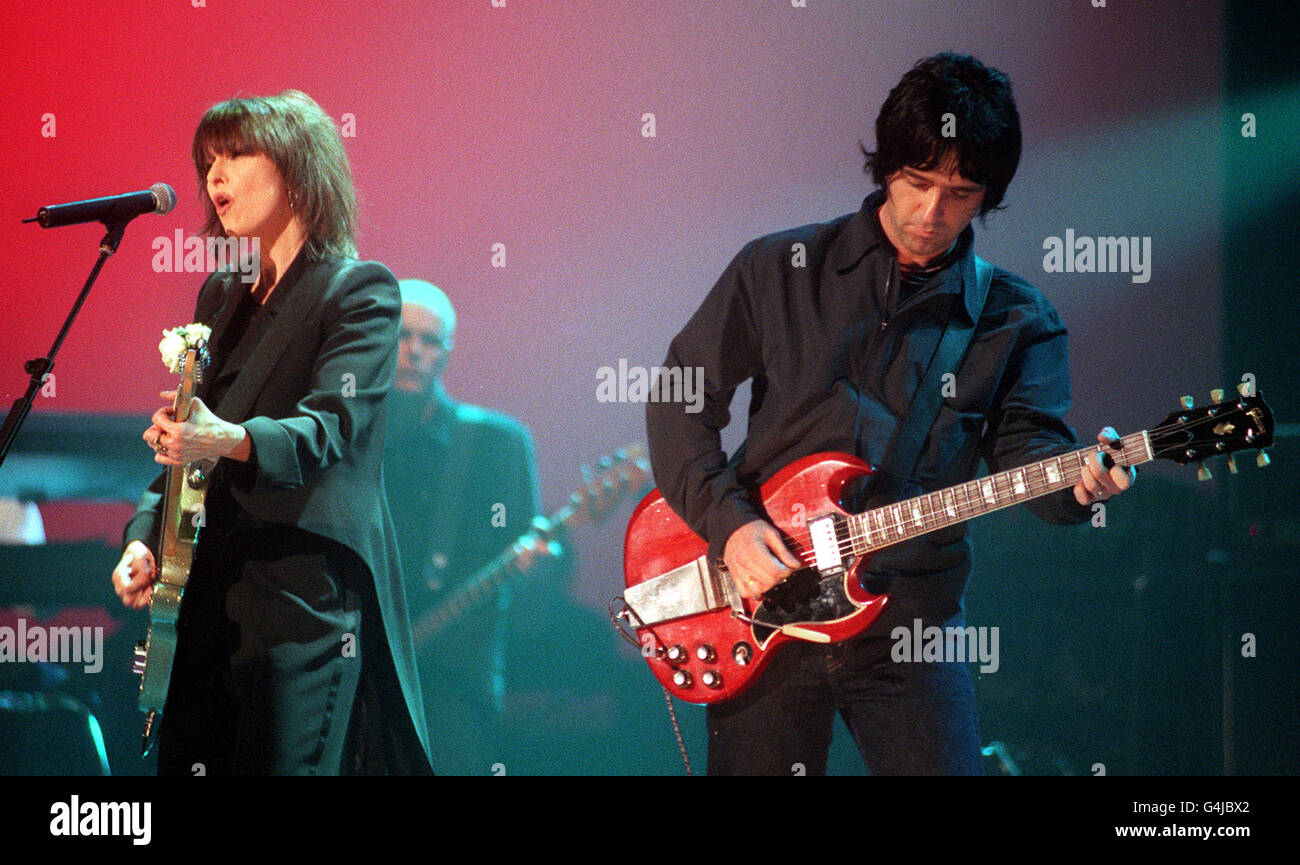 Pretenders singer Chrisse Hynde with former Smiths guitarist Johnny ...