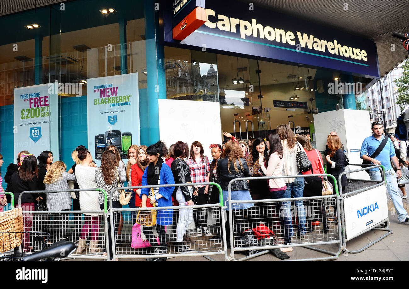 One Direction phone launch - London Stock Photo - Alamy