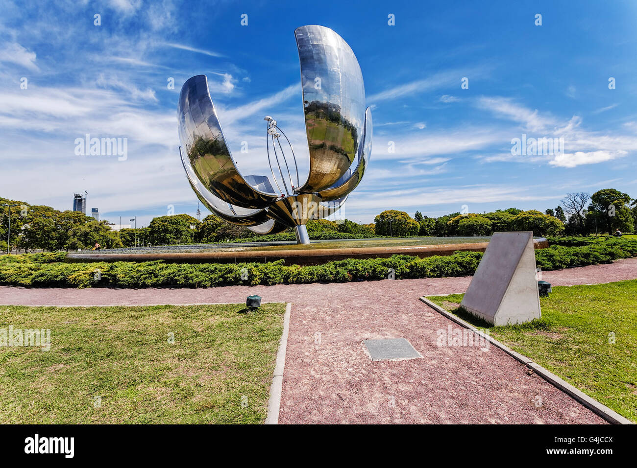Floralis Generica sculpture made of steel and aluminum located in ...
