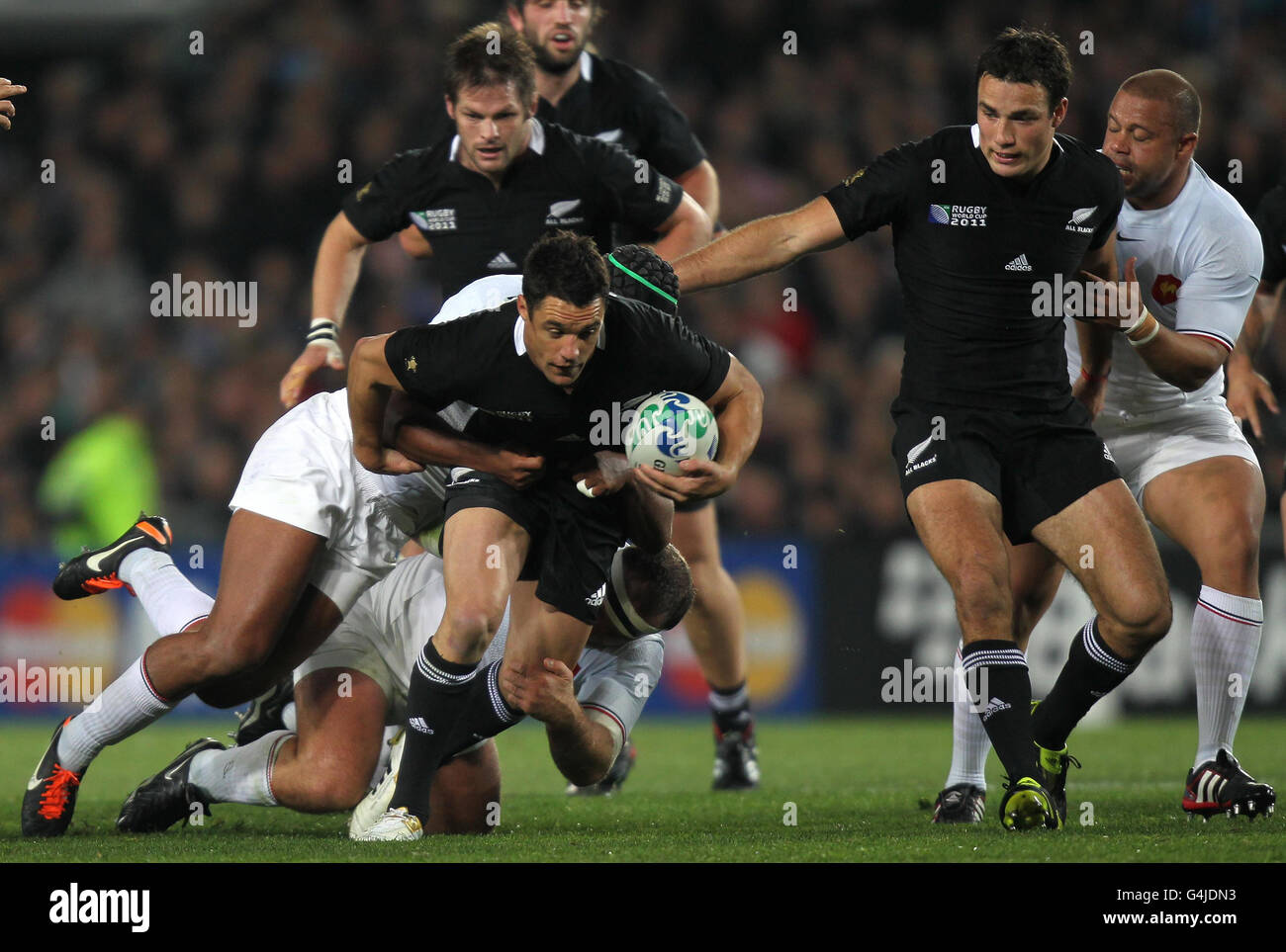 New Zealand's Dan Carter struggles to get through the French defence ...