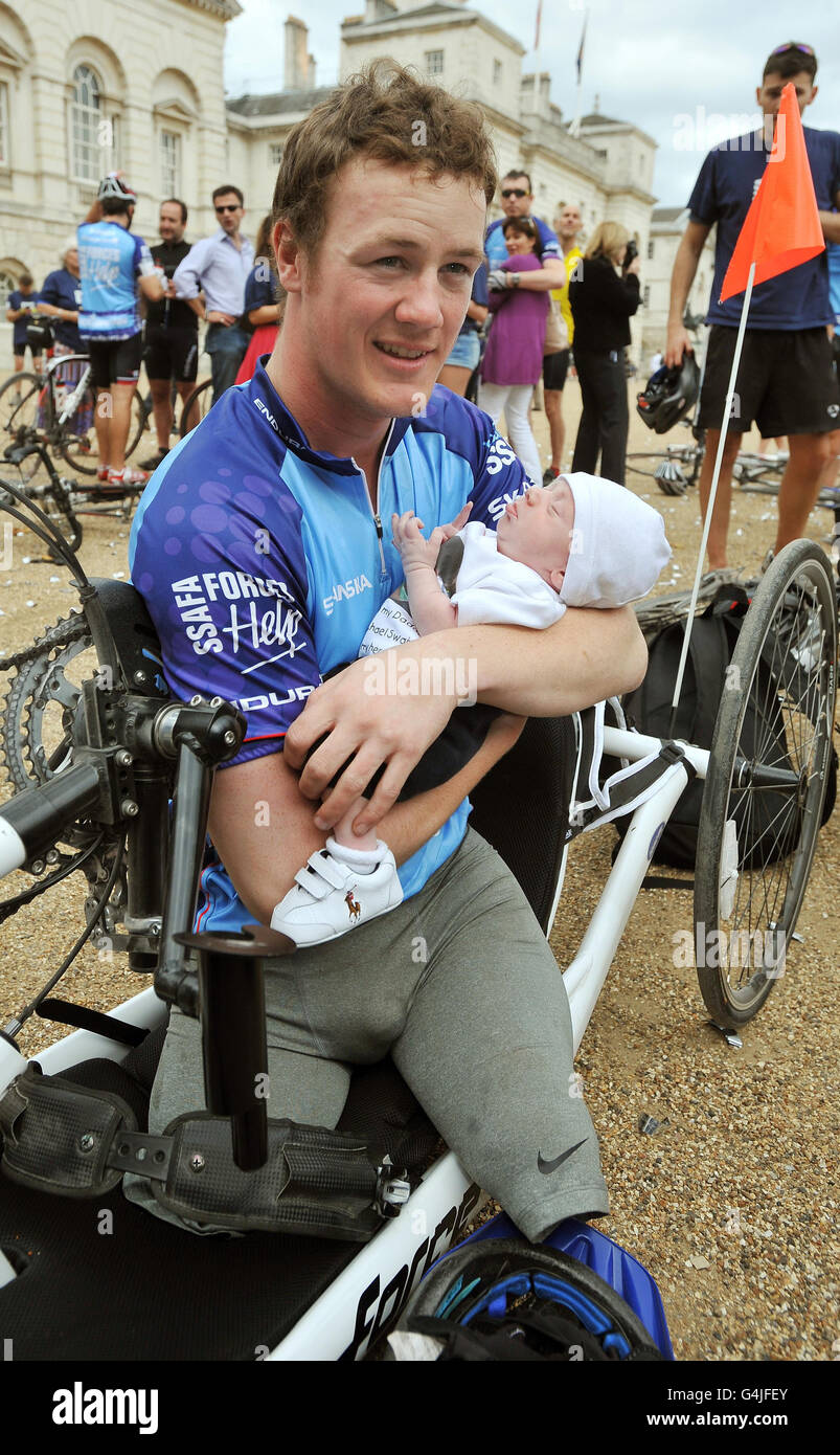 Michael Swain who lost both legs while serving in Afghanistan cuddles ...
