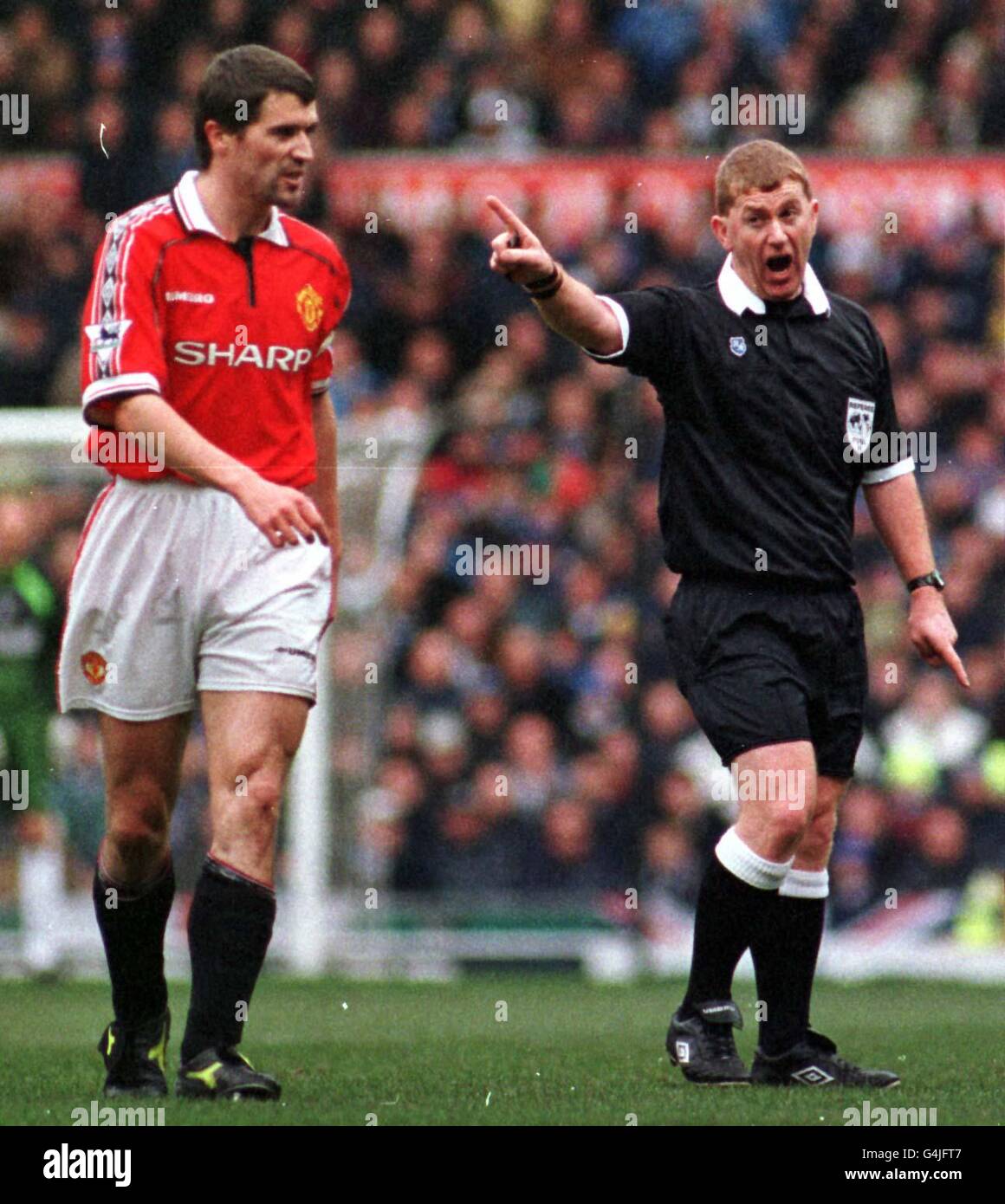 Referee Paul Durkin has words with Manchester United's Roy Keane ...