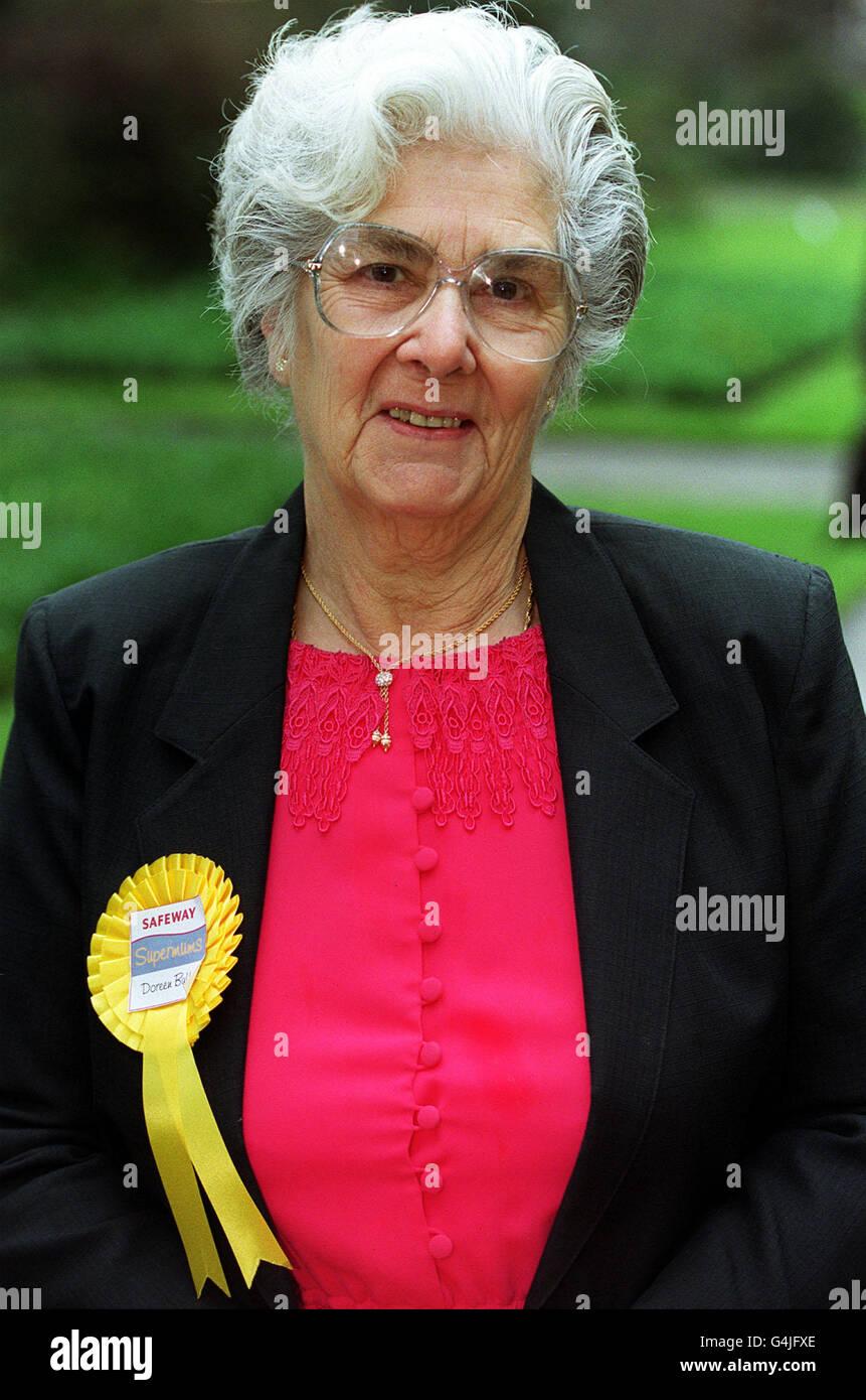 One of the winners of the 1999 Safeway Supermum Awards, Doreen Bull ...