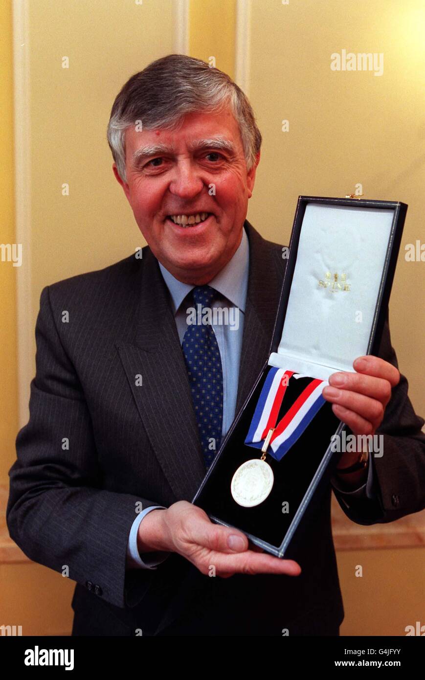 Captain john hackett 61 airline pilot buxton hi-res stock photography ...