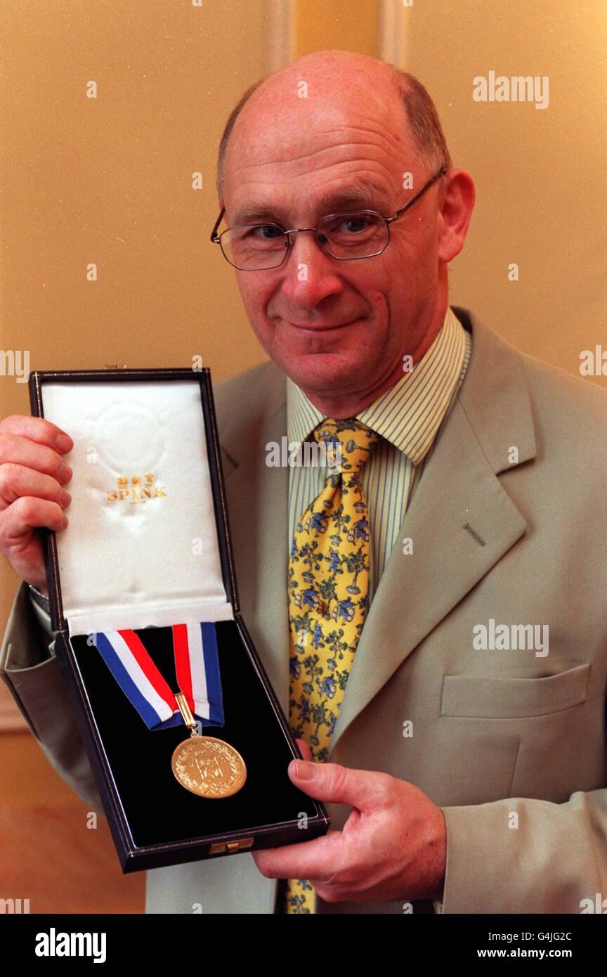 Gold Hero Award/Whitehouse Stock Photo - Alamy