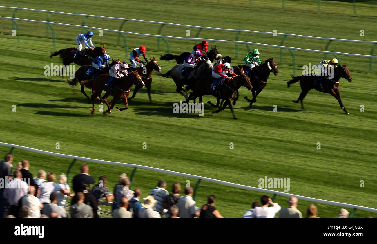 Horse Racing - Nottingham Racecourse Stock Photo - Alamy