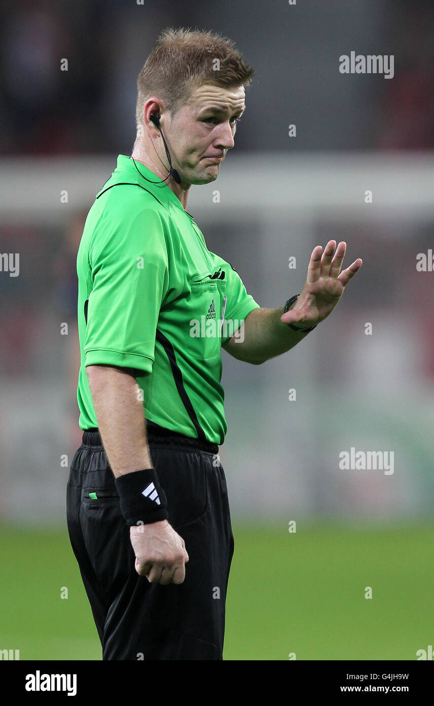 Bayarena irish referee alan kelly hi-res stock photography and images ...