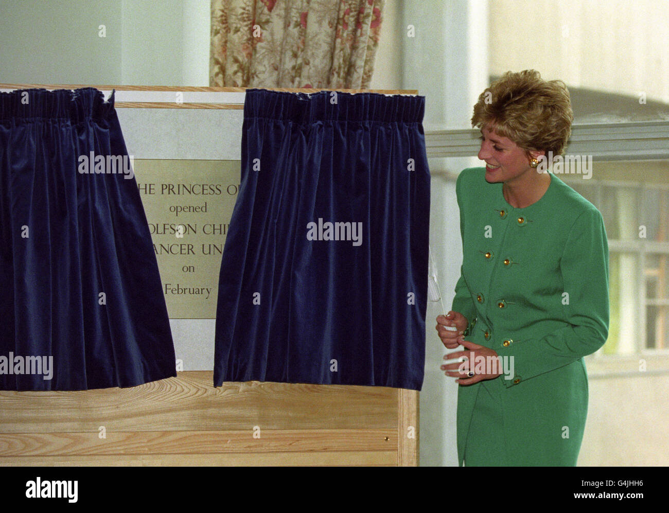 Diana, Princess of Wales opens the Wolfson Children's Cancer Unit in ...