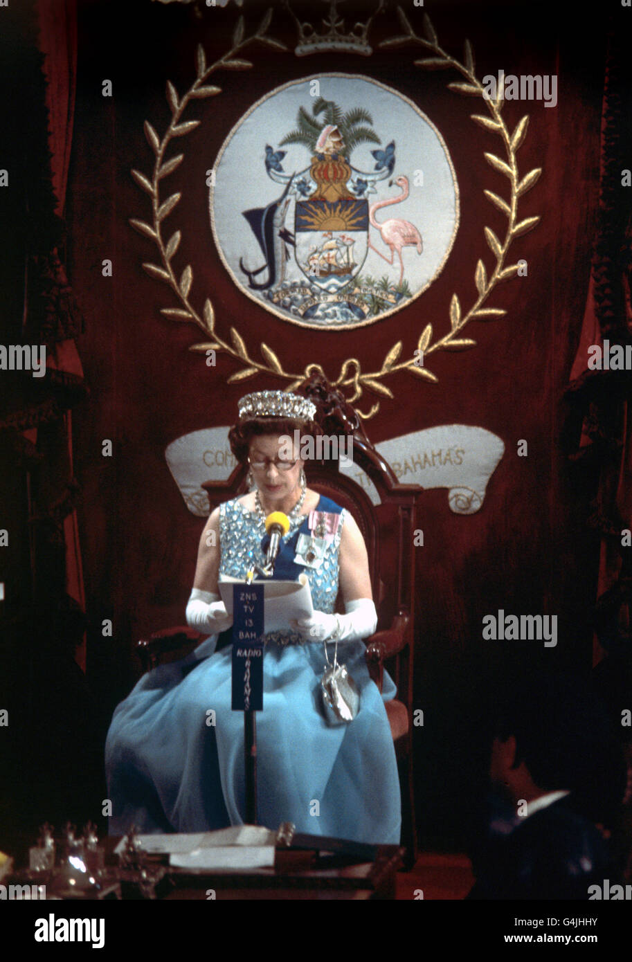 Queen elizabeth opening parliament tour hi-res stock photography and ...