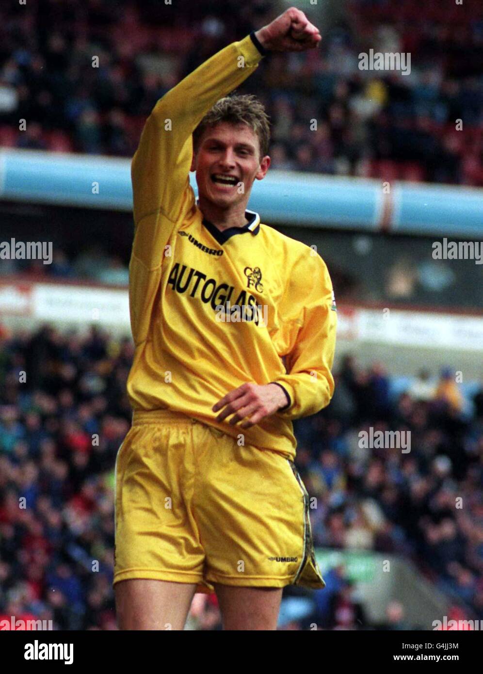 Chelsea's Tore Andre Flo celebrates his second goal and Chelsea's third ...