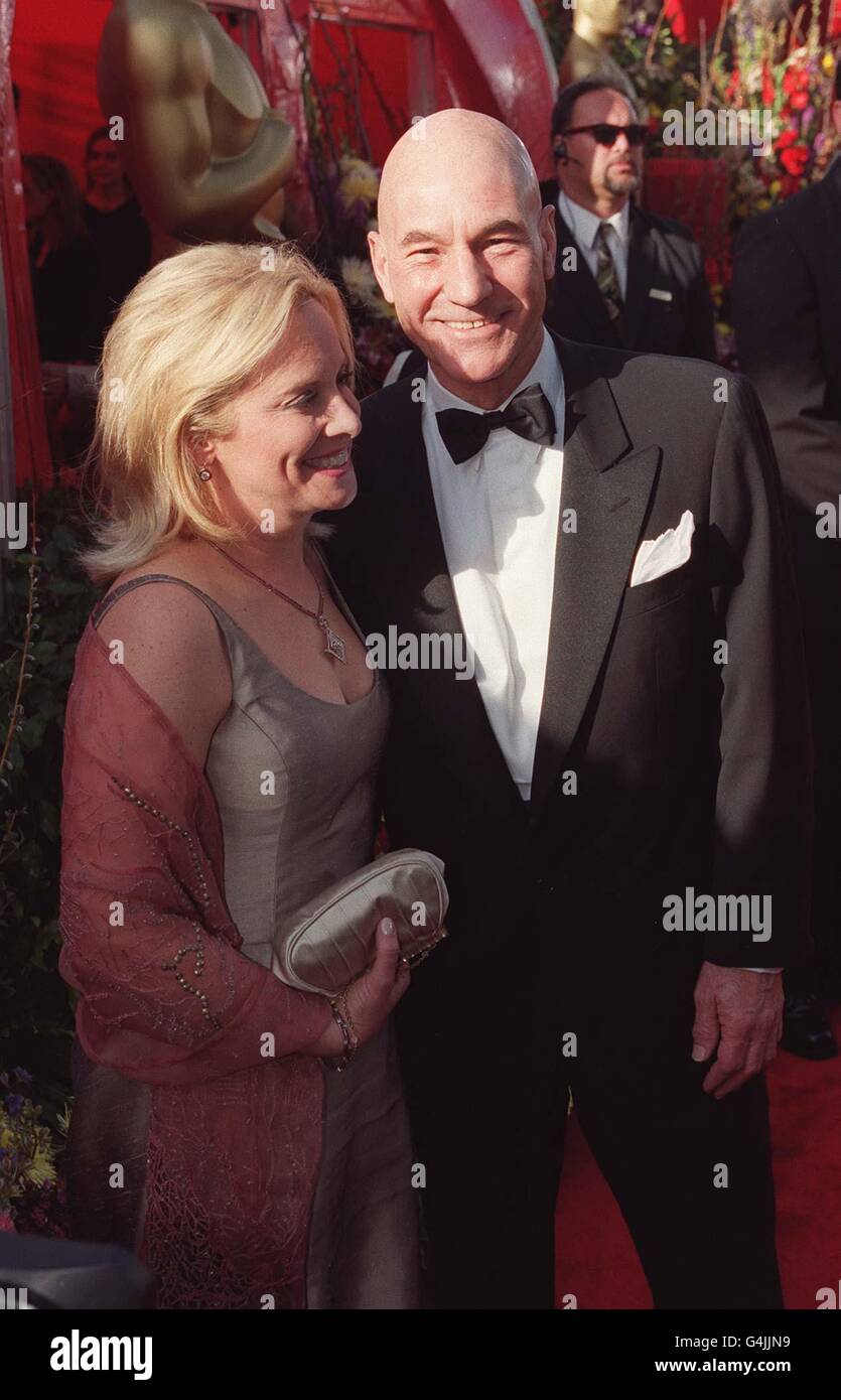 Patrick stewart portrait hi-res stock photography and images - Alamy