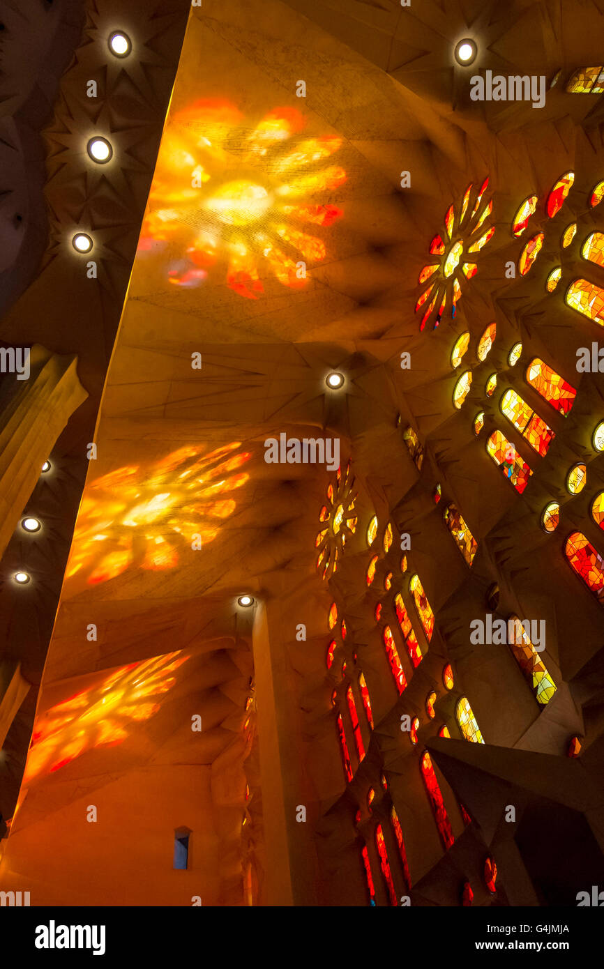 Incredible colored light fills Antoni Gaudi's Sagrada Família in ...