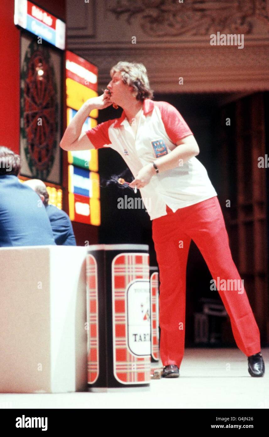 The crafty cockney eric bristow hi-res stock photography and images - Alamy