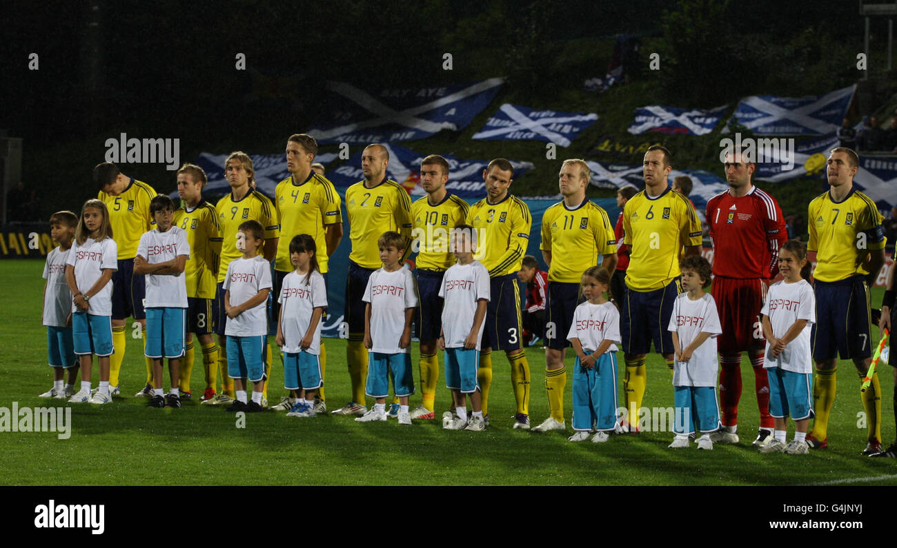 Scotland line up left to right gary caldwell hi-res stock photography ...
