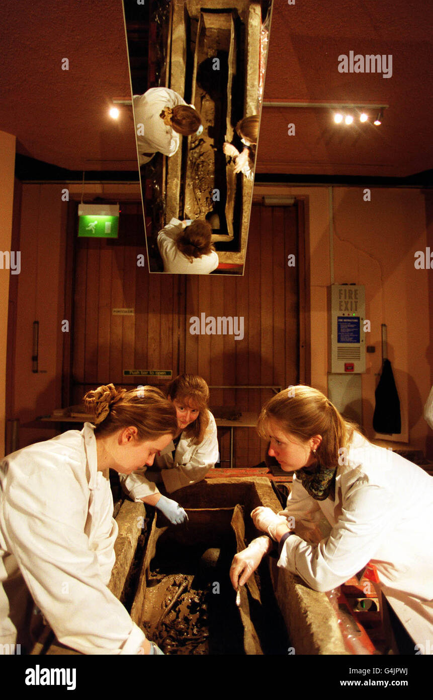 Archaelogical enviromentalist l r jane sidell hi-res stock photography ...