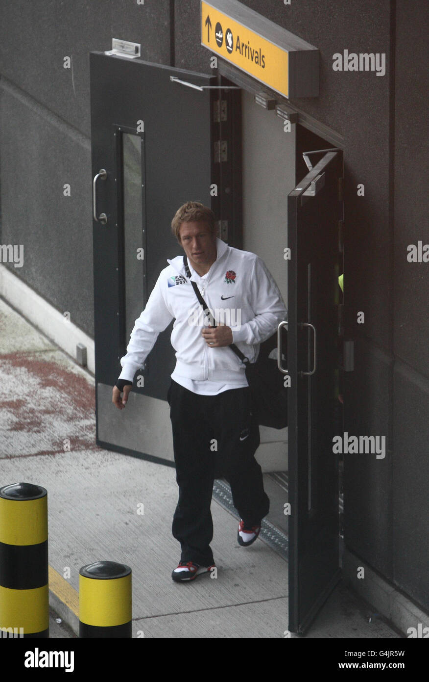 England's Johnny wilkinson arrives at Heathrow Airport, London Stock ...