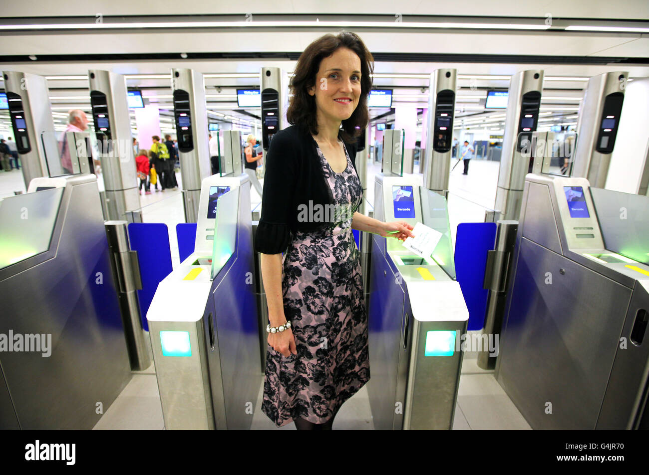 Airport terminal security hi-res stock photography and images - Alamy