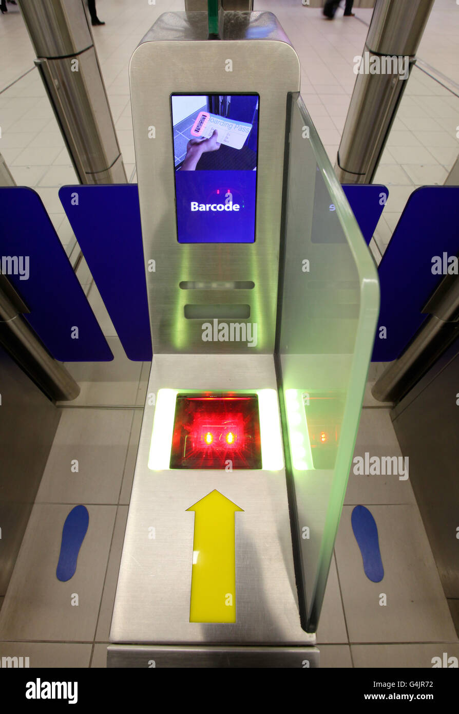 New security area opens at Gatwick Stock Photo - Alamy
