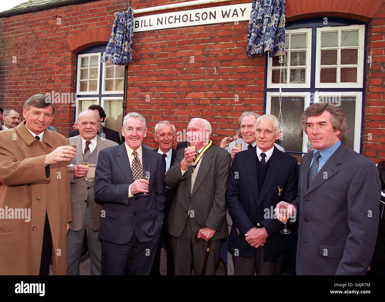 Bill Nicholson OBE (c) with former Tottenham Hotspur stars including ...