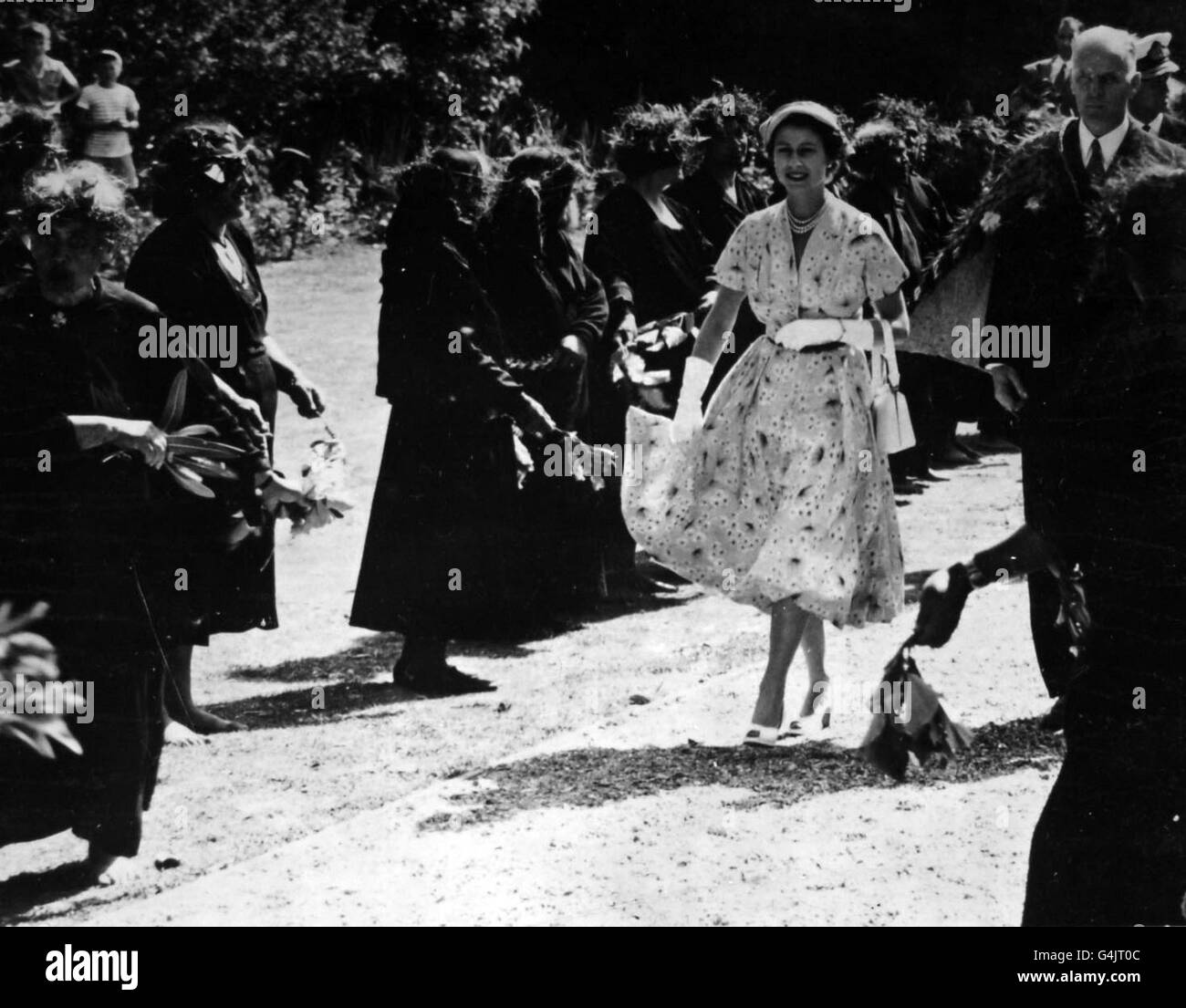 Royalty queen elizabeth ii commonwealth tour new zealand hi-res stock ...
