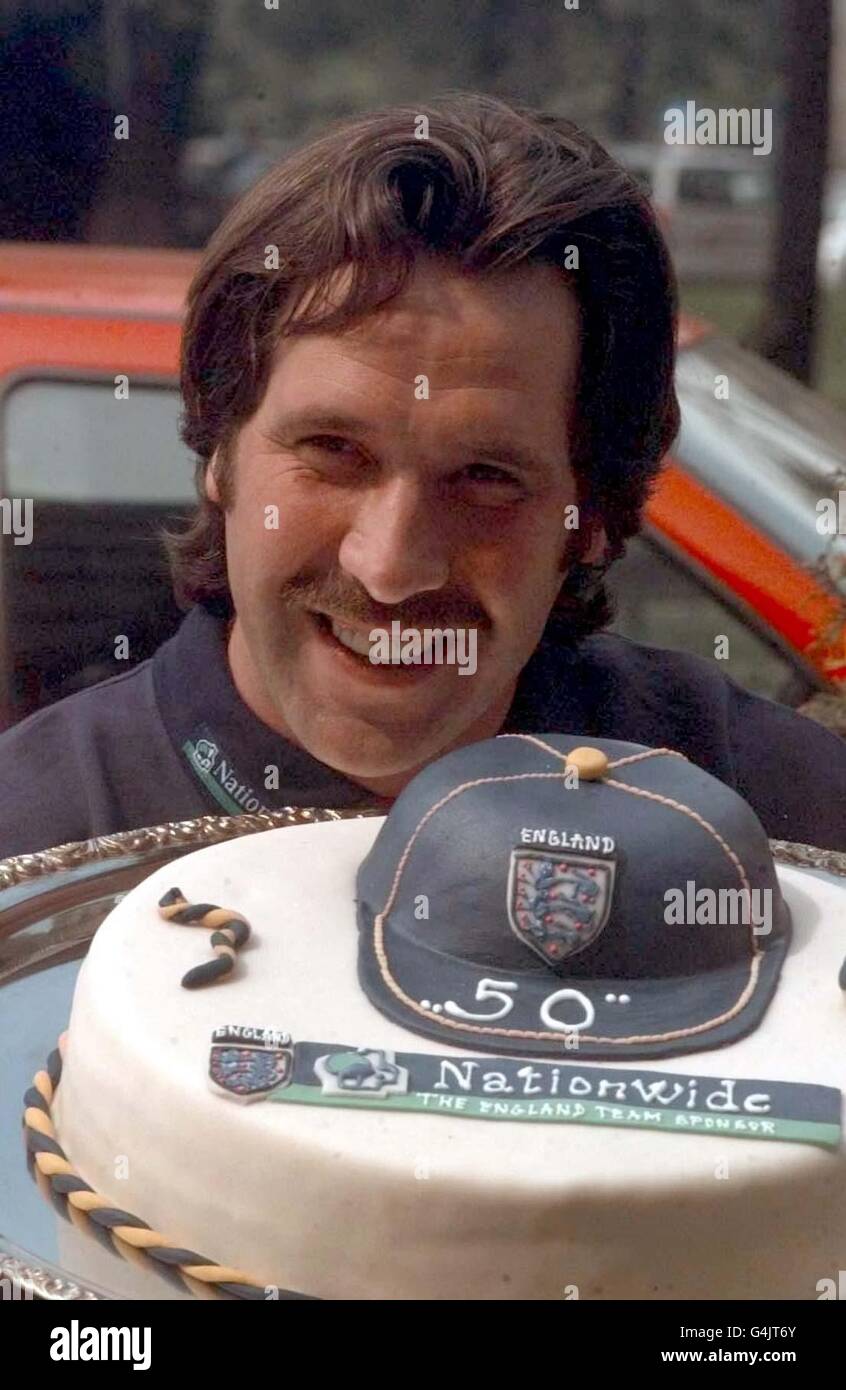 England goalkeeper David Seaman celebrates his 50th England cap with a ...