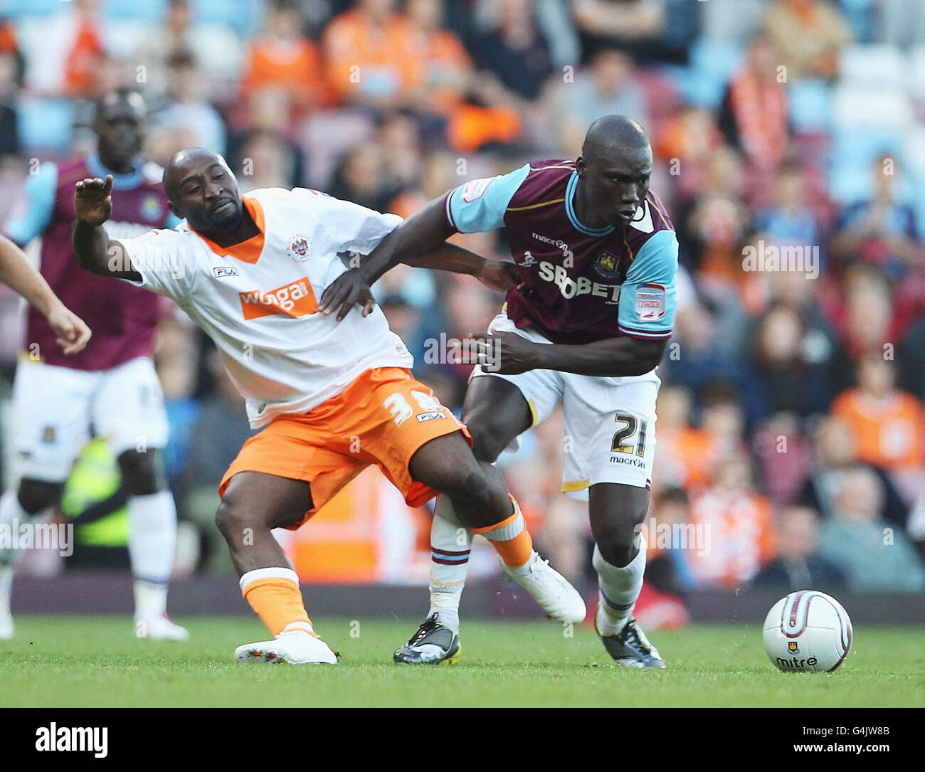 Lua lua sport football tackling lua lua hi-res stock photography and ...
