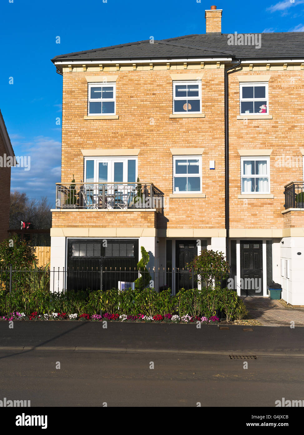 dh REDROW HOMES UK Modern town house style Delevopment new houses uk ...