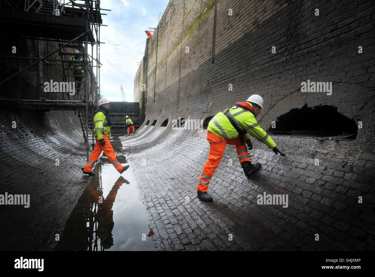 Workers in the drained Diglis Lock in Worcester on the River Severn ...