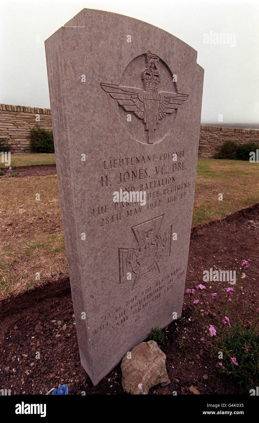 The grave of Lieutenant Colonel H. Jones, who died during the Falklands ...
