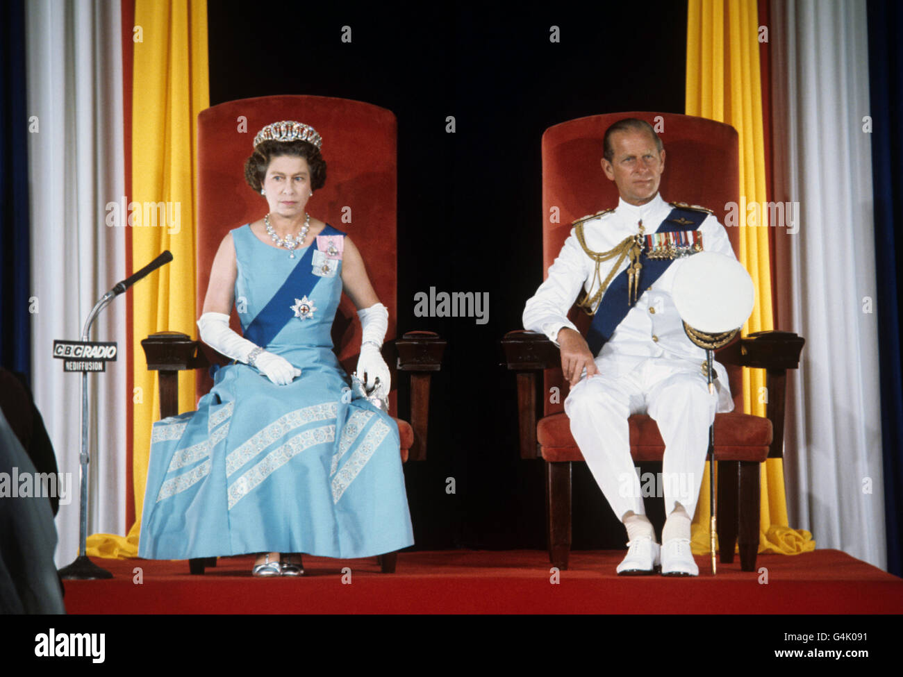 Queen jubilee blue sash hi-res stock photography and images - Alamy