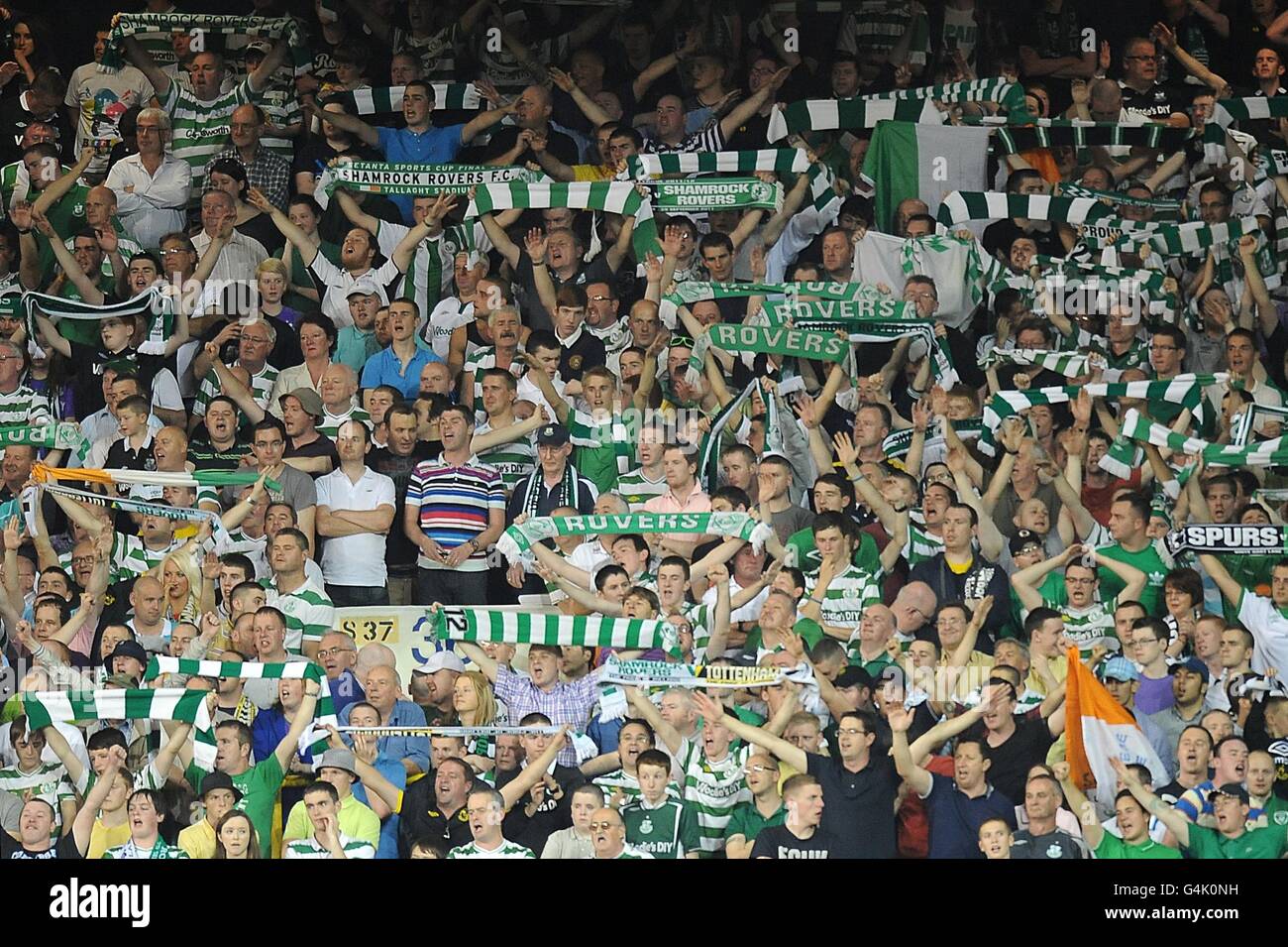 Tottenham hotspur fans cheer hi-res stock photography and images - Alamy