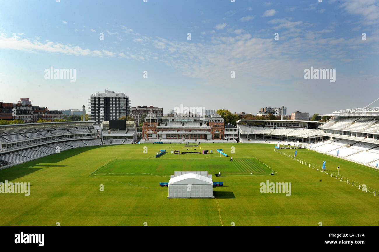 Cricket field set up hi-res stock photography and images - Alamy