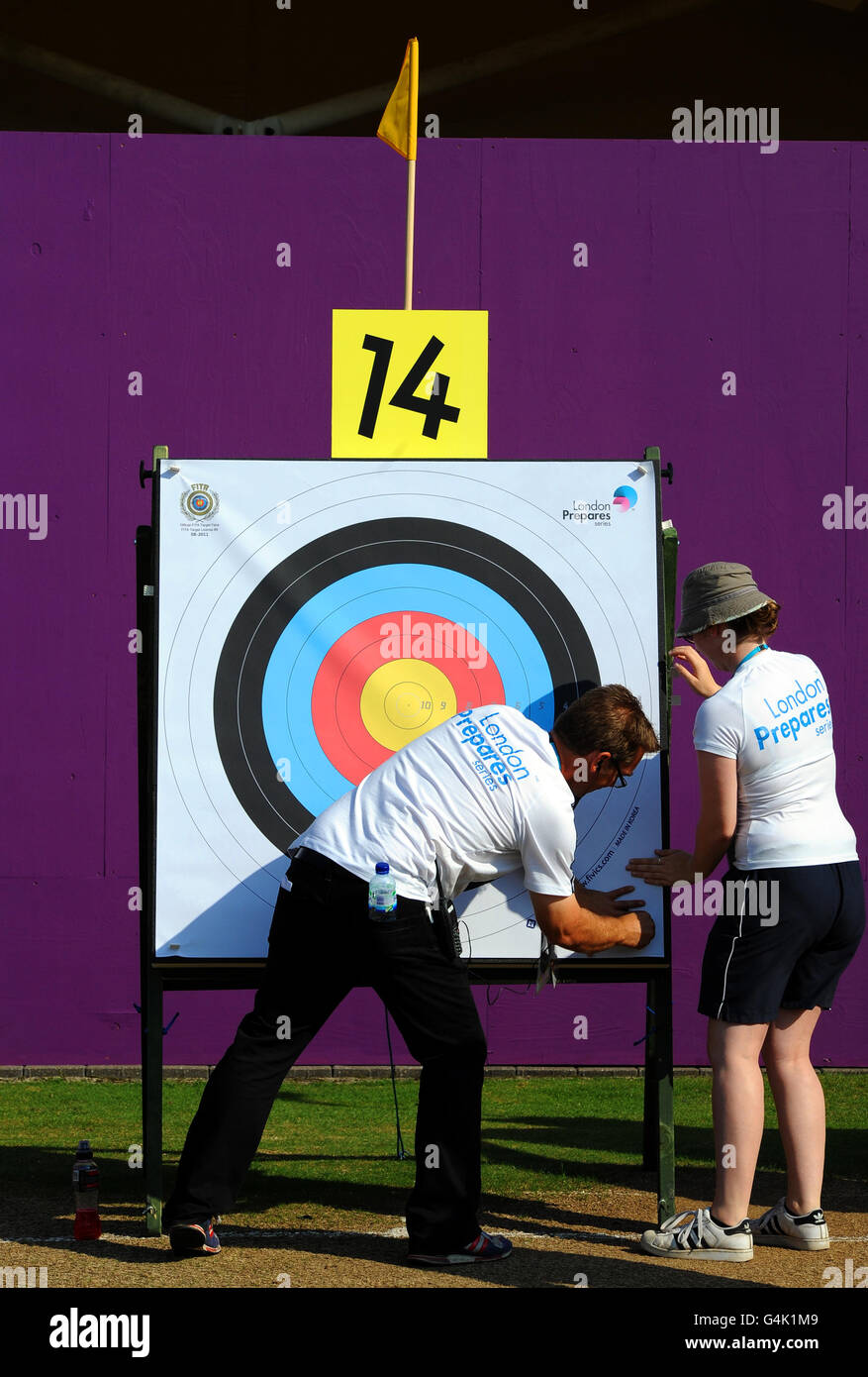 Set targets hi-res stock photography and images - Alamy