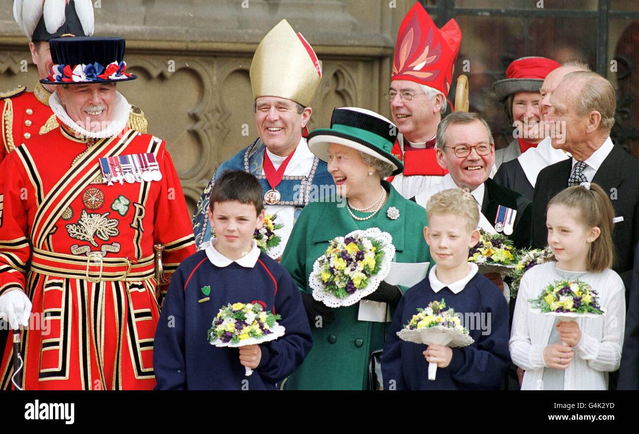 The Queen and the Duke of Edinburgh laugh at a joke from the Yeoman of ...