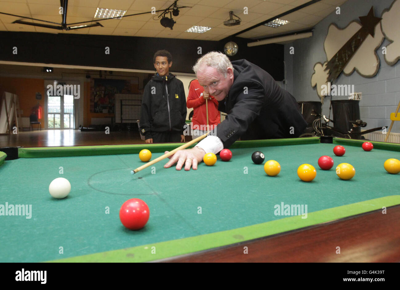 Children playing snooker game hi-res stock photography and images - Alamy