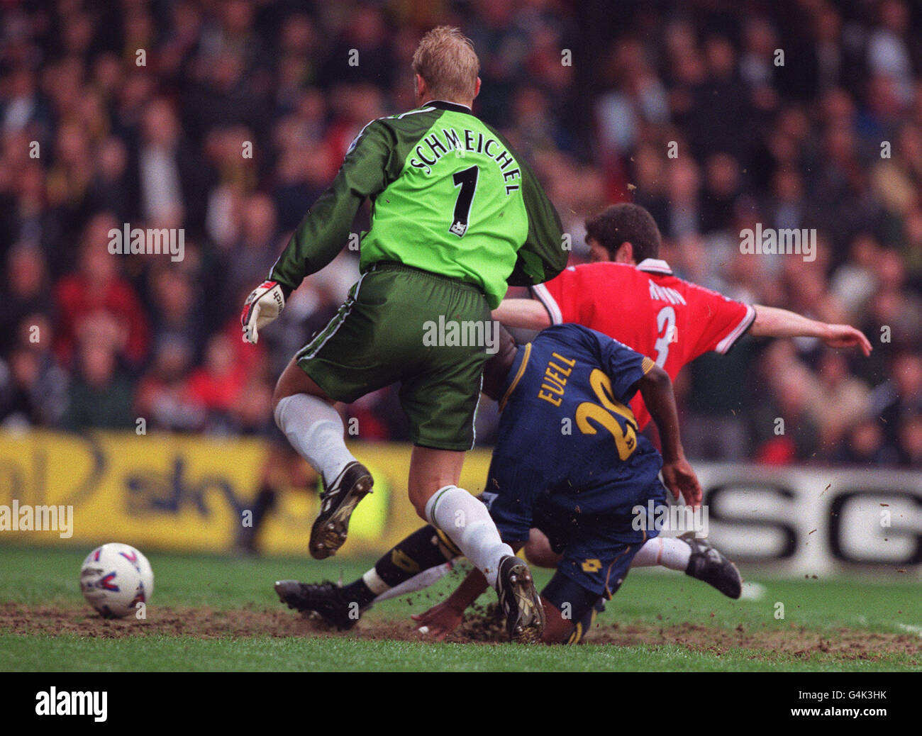 Manchester uniteds goalkeeper peter schmeichel hi-res stock photography ...