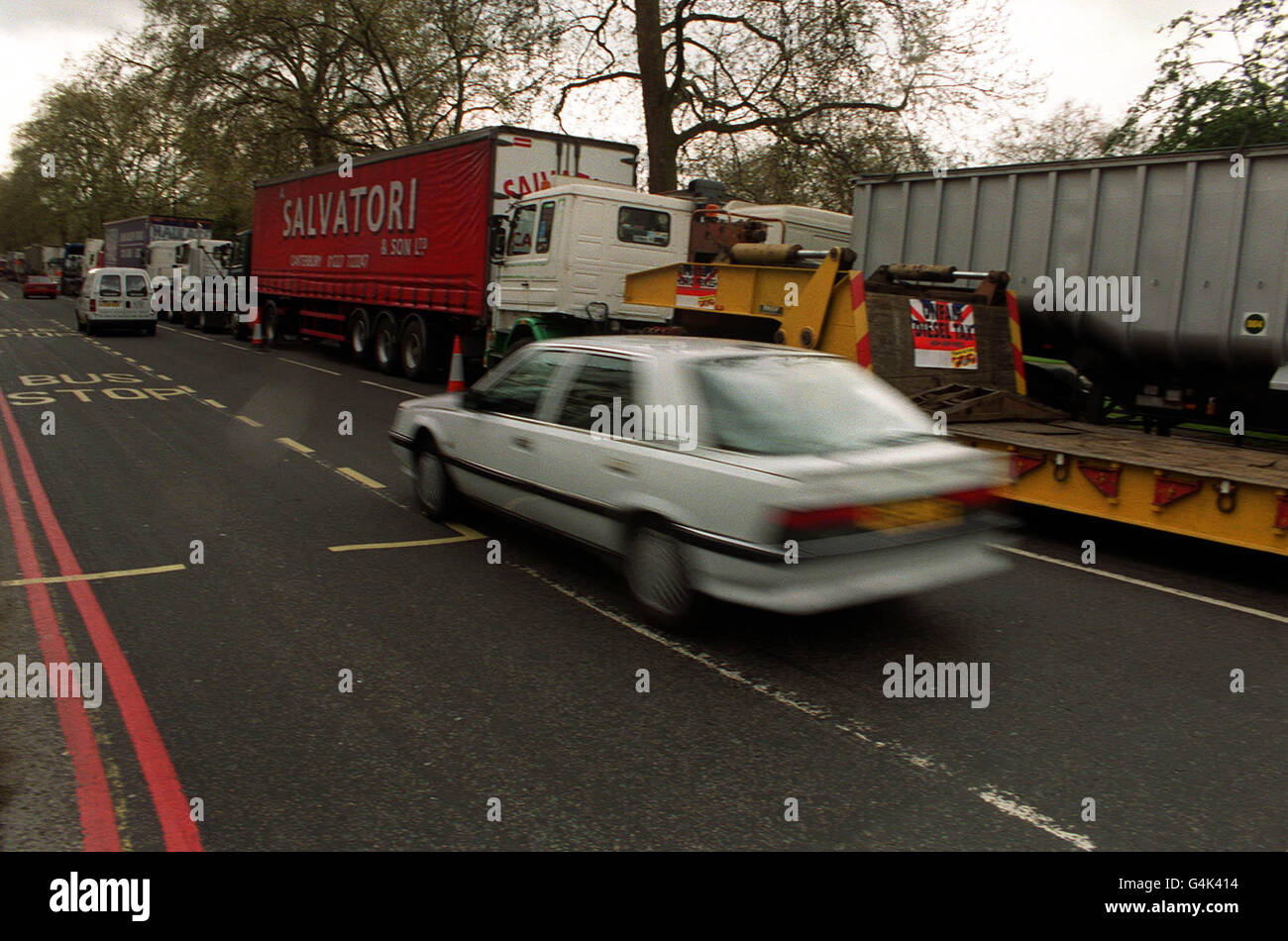 Lorries on park lane hi-res stock photography and images - Alamy