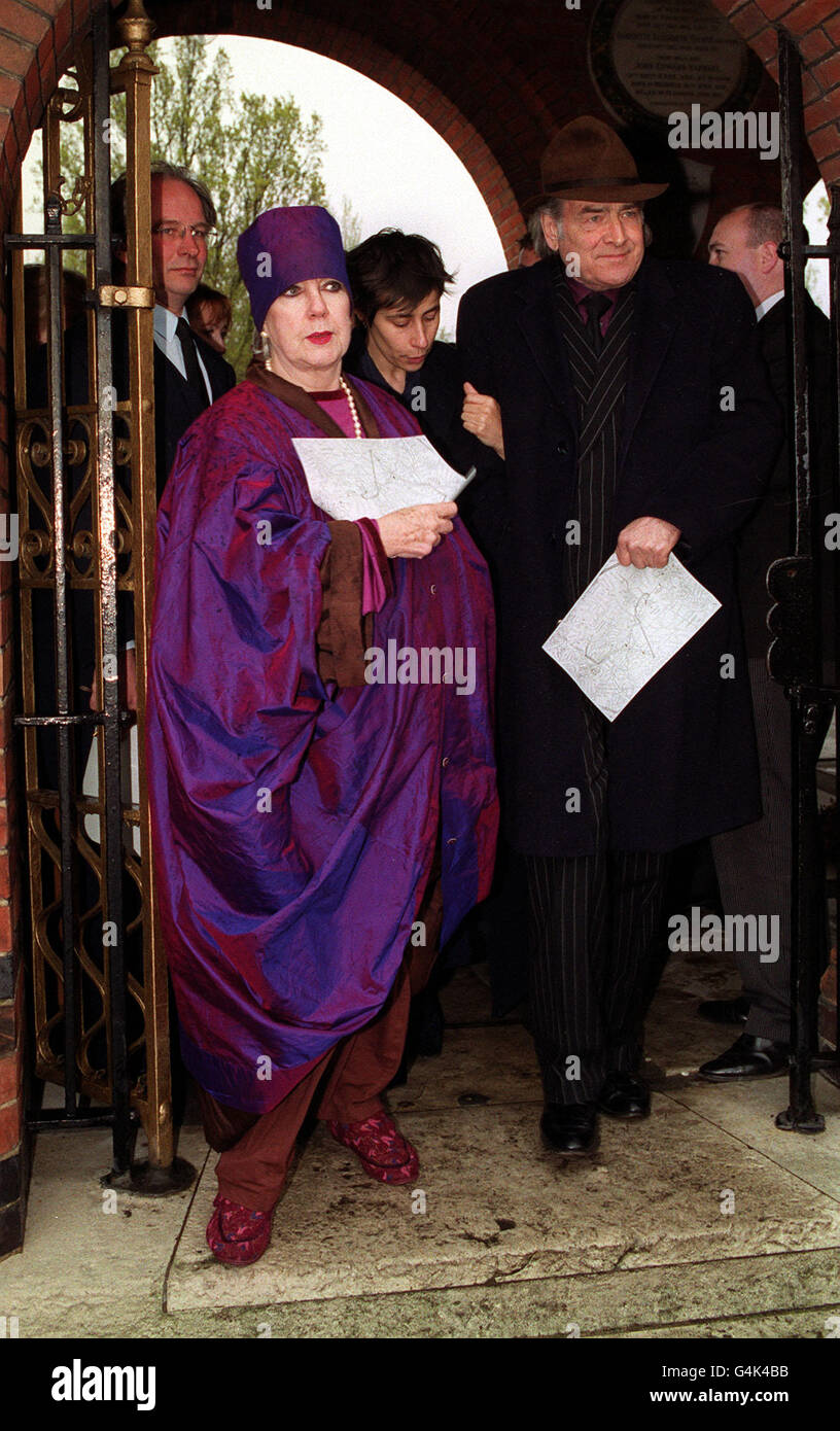 Bart Funeral/Molly Parkin Stock Photo - Alamy