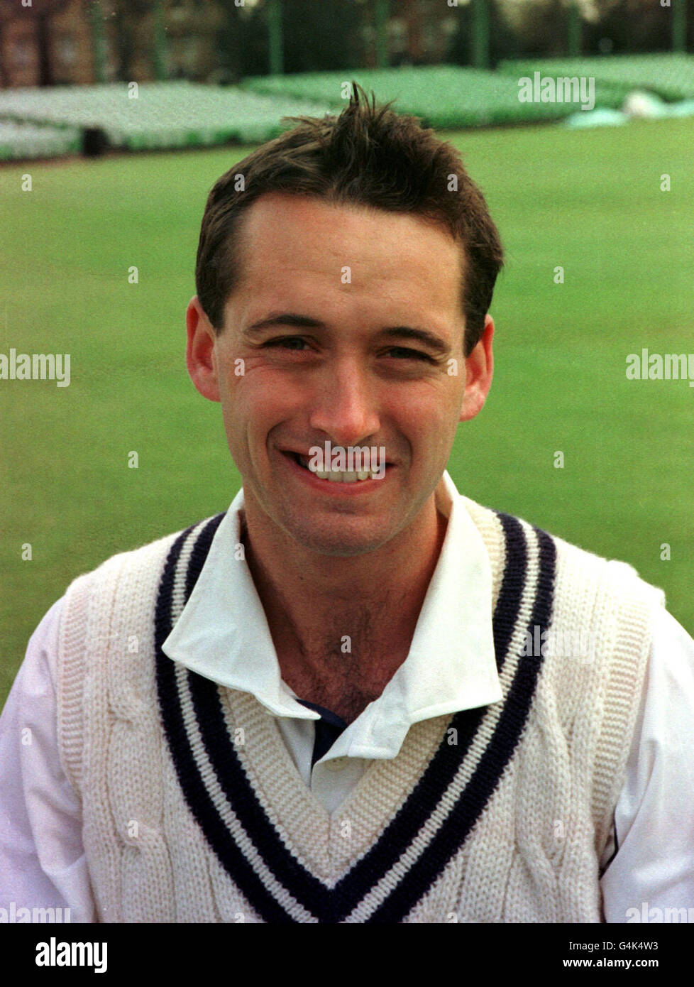 Member of the kent county cricket team hi-res stock photography and ...