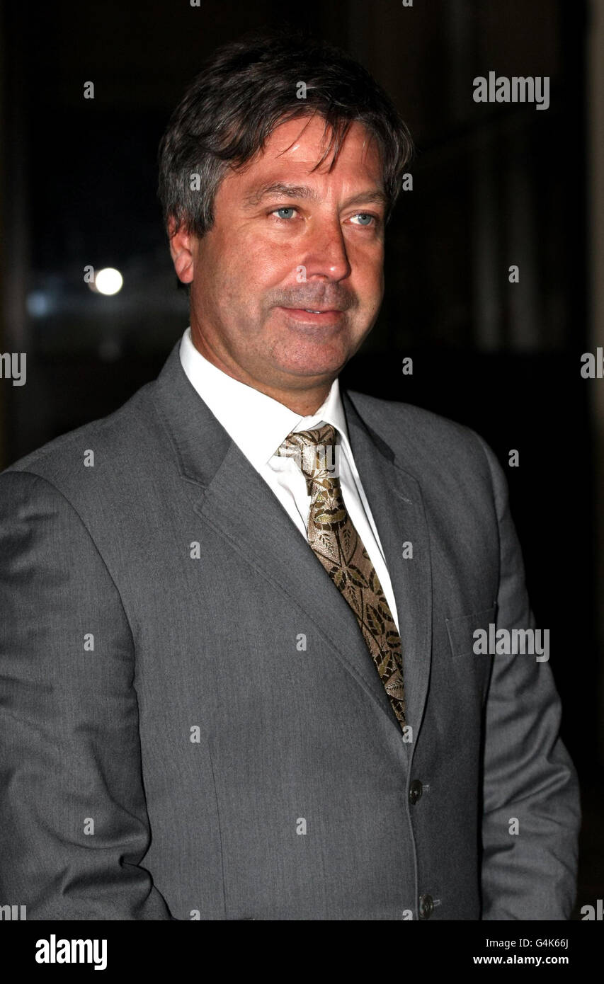 Chef john torode arrives at buckingham palace hi-res stock photography ...