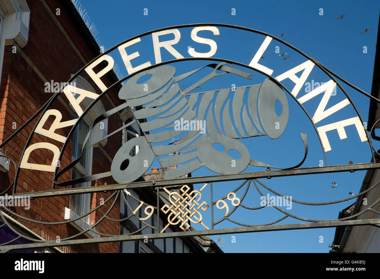 UK, Herefordshire, Leominster, Drapers Lane, pedestrianised lane sign ...