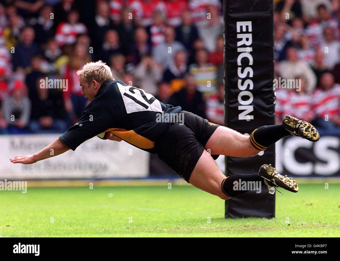 Wasps' centre Rob Henderson scores a try against Gloucester at Loftus ...