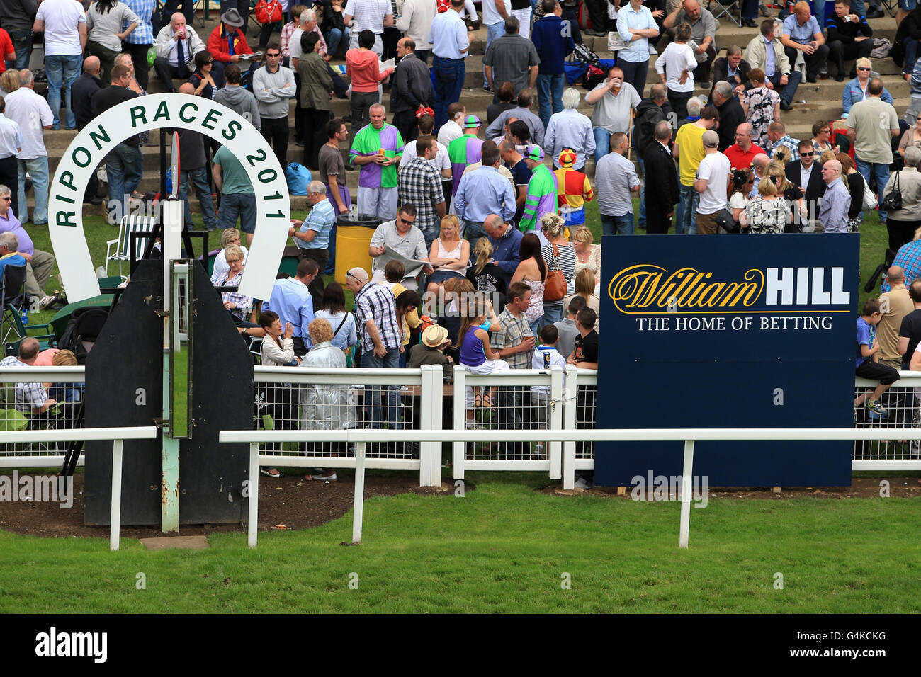 The winning post at ripon racecourse hi-res stock photography and ...