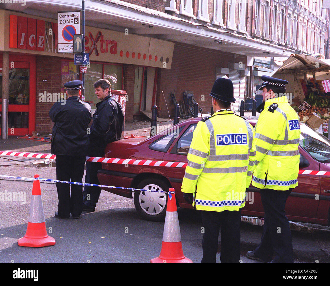 London 98 explosion hi-res stock photography and images - Alamy
