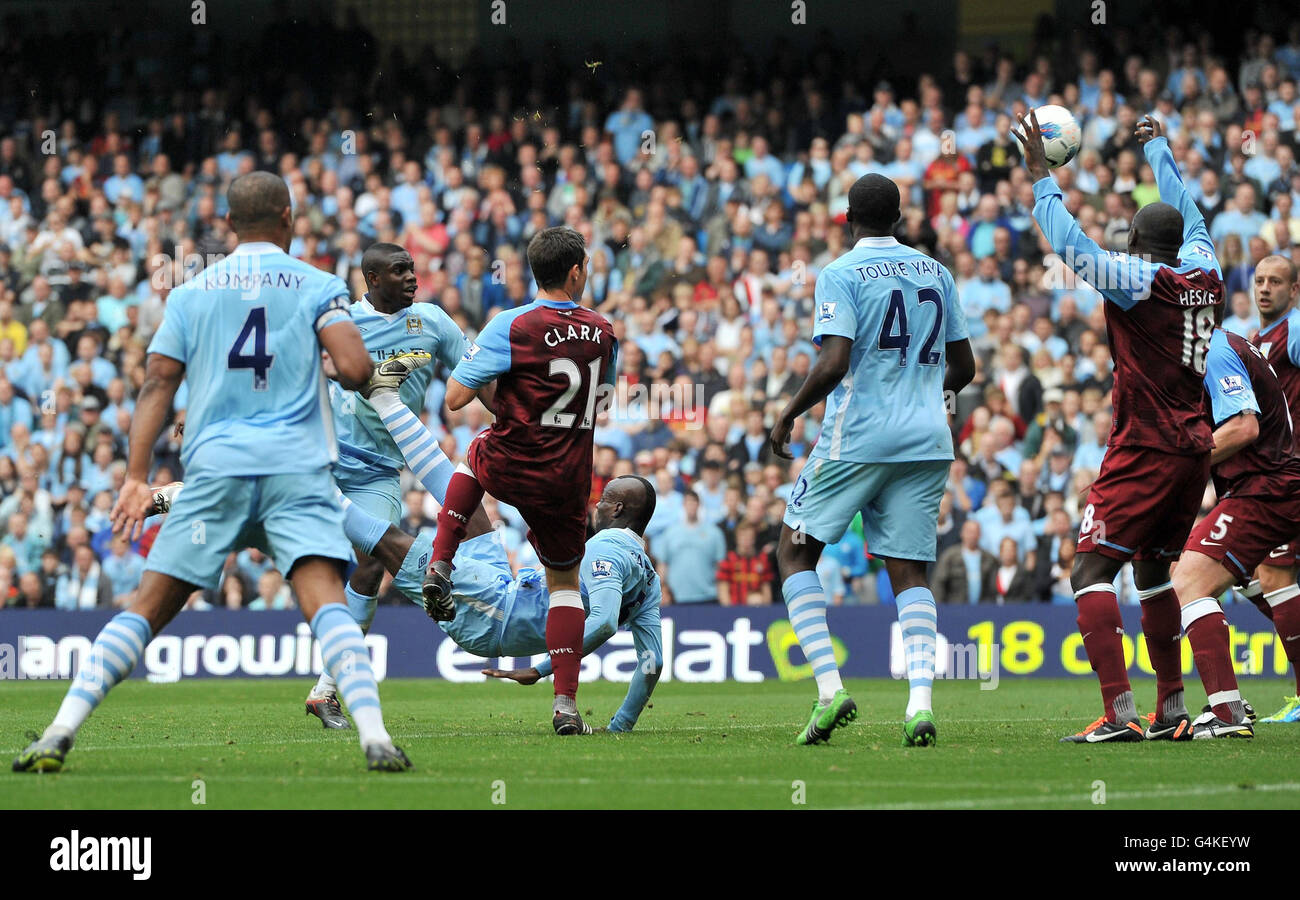 Manchester City's Mario Balotelli (centre) scores his sides opening ...